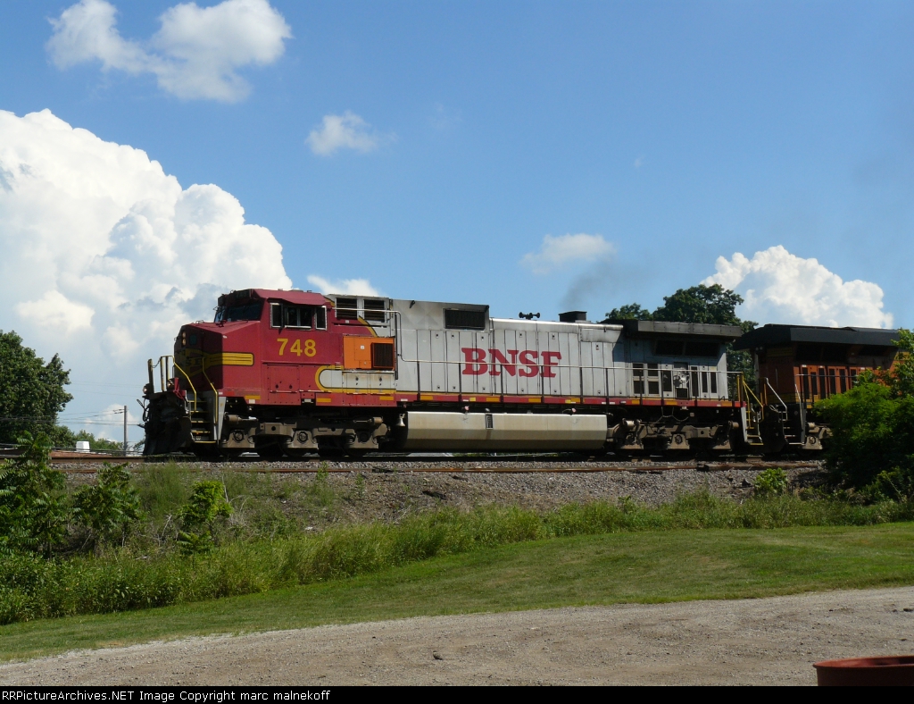 BNSF 748